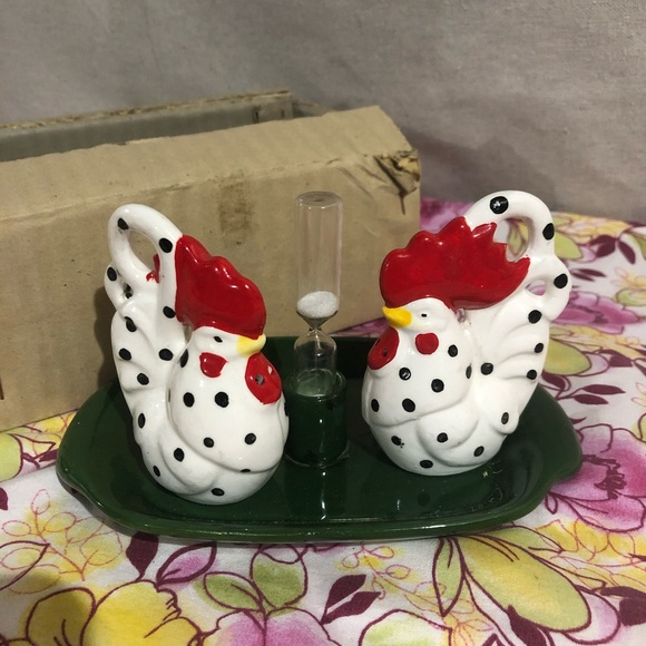 chicken timer | Kitchen | Chicken Egg Timer Salt Pepper Shaker | Poshmark